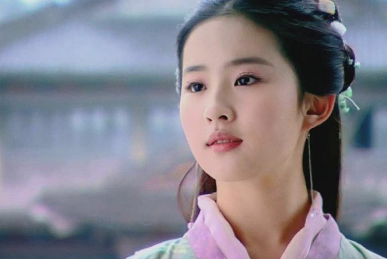 Liu Yifei and her mother, Liu Xiaoli, look better than the other, and ...