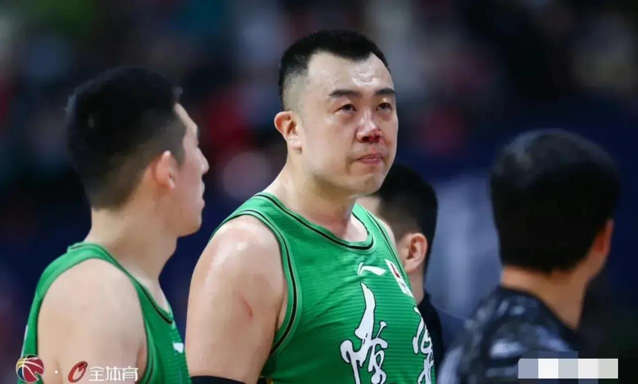 Weems elbowed Han Dejun in the face to create a conflict, Hu Mingxuan ...