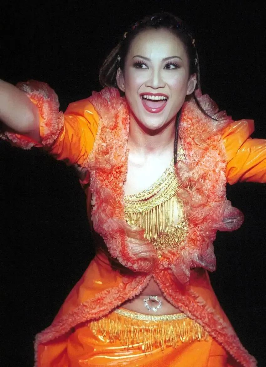 Forever Music Honors Famous Singer Coco Lee - iNEWS
