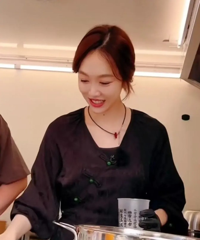 Jiang Yan's anti-aging VS Yu Shuxin's thighs? Three highlights of ...