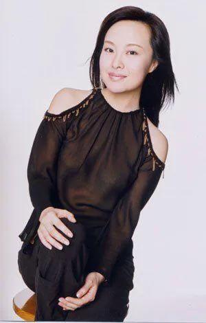 The intellectual and atmospheric Shanghai beauty host Ye Rong - iNEWS