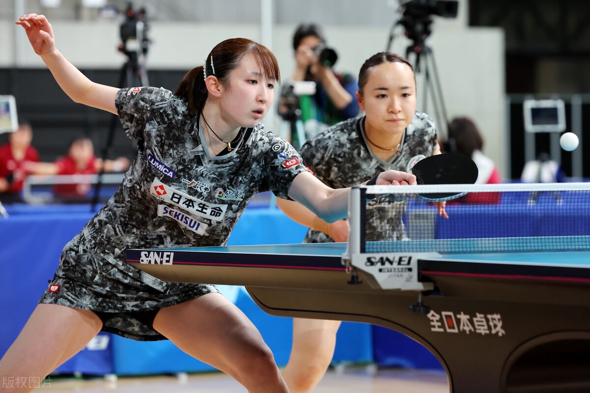 In the late 1980s and early 1990s, Chinese men's table tennis fell into ...