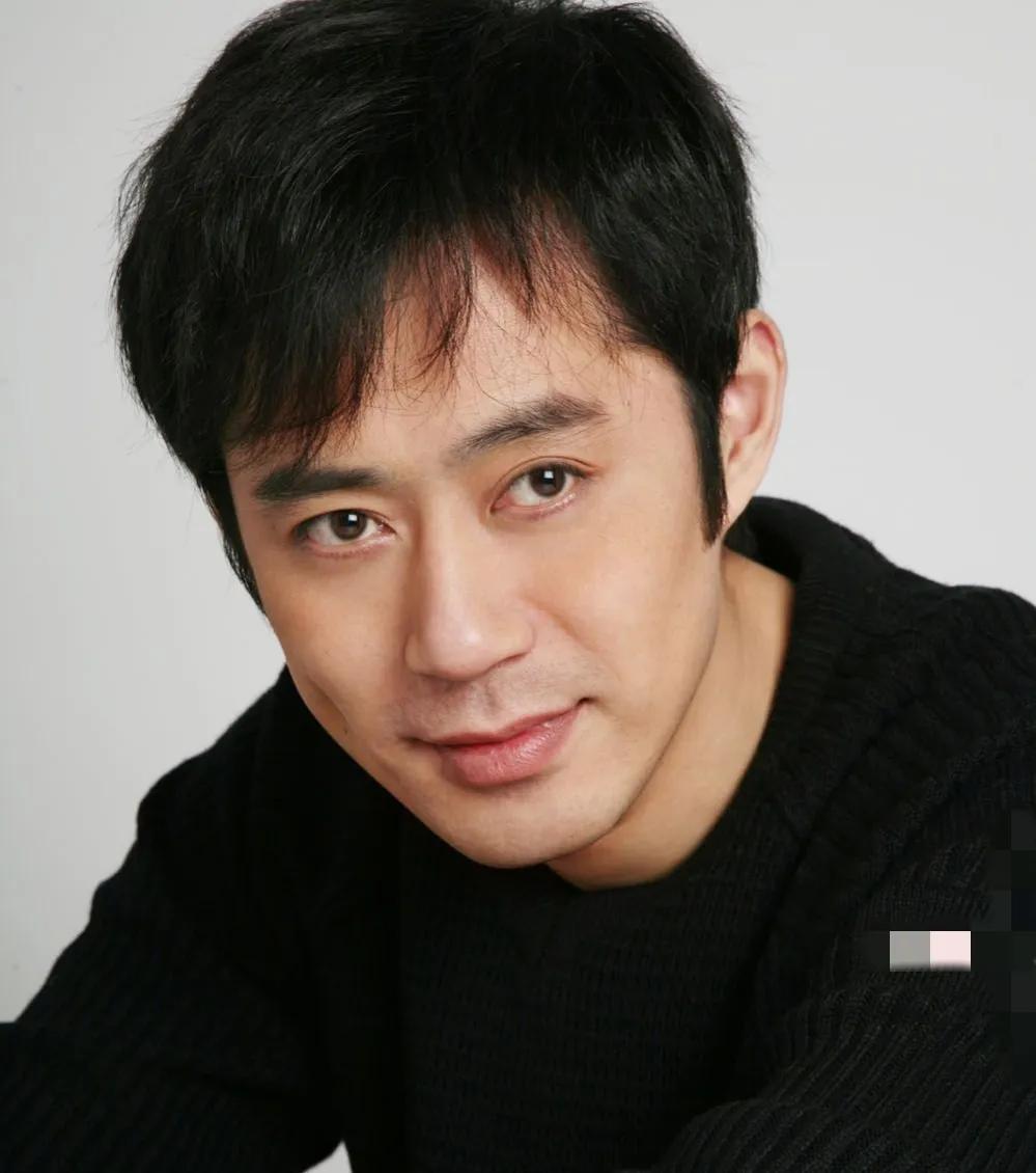 Liu Jun, from an electrician to an actor, plays a "scumbag" in the play and marries a sweet wife ...