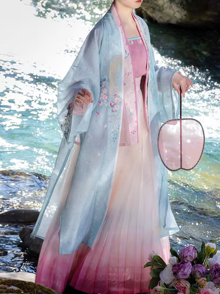 Really smart women rarely wear regular clothes when taking pictures ...