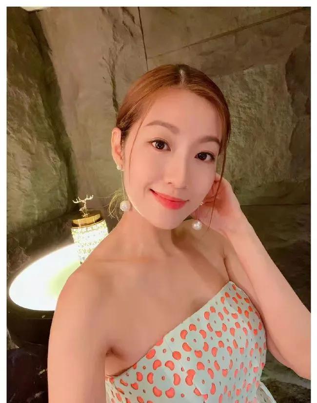 Sexy and charming: Chen Ziyao - iNEWS