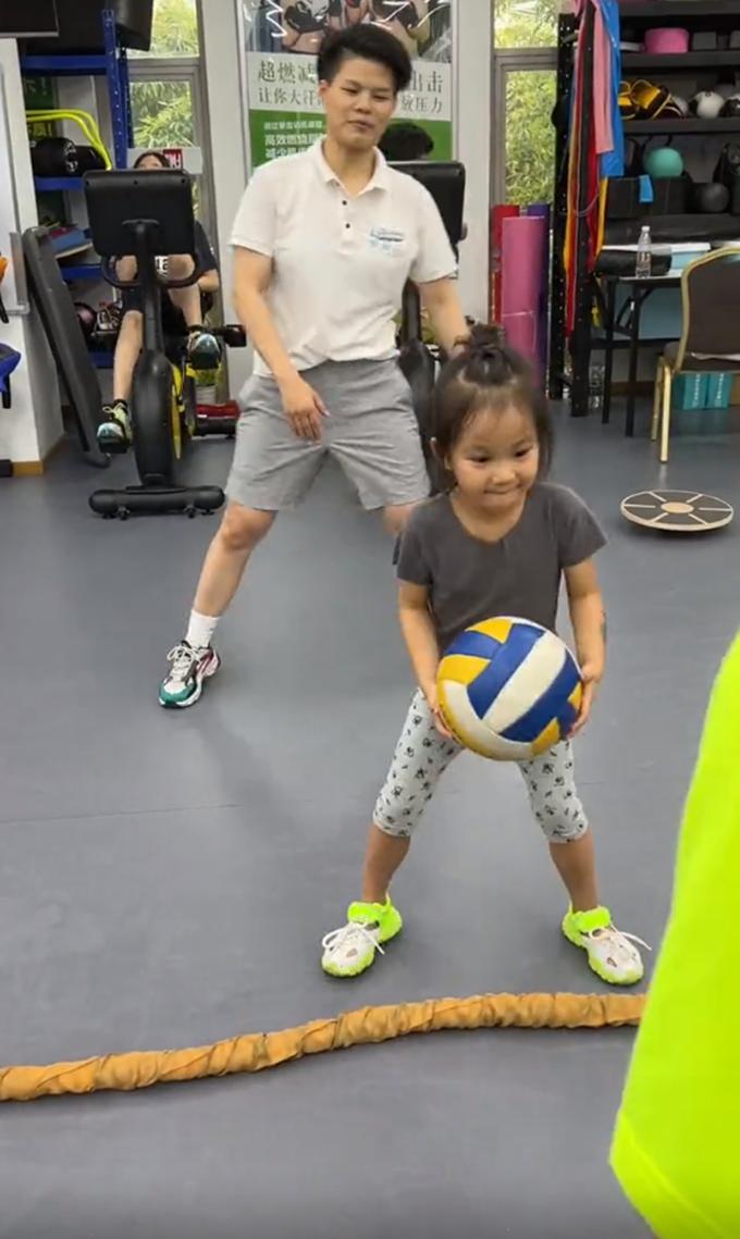 51-year-old Hong Kong star Ding Zijun settled in Shanghai, married a ...