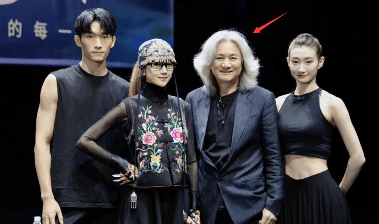 Yang Liping posted a photo with her ex-husband Fu Yiwei. One month ...