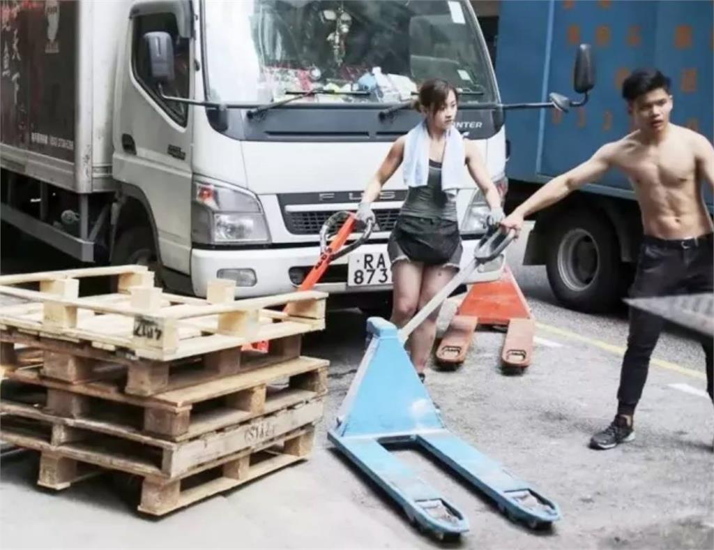 Hong Kong's "Most Beautiful Porter" recent exposure! I once went to the ...