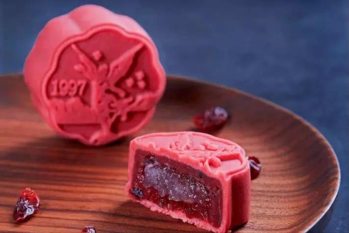 In addition to the five-nut mooncakes that everyone hates, how many of ...