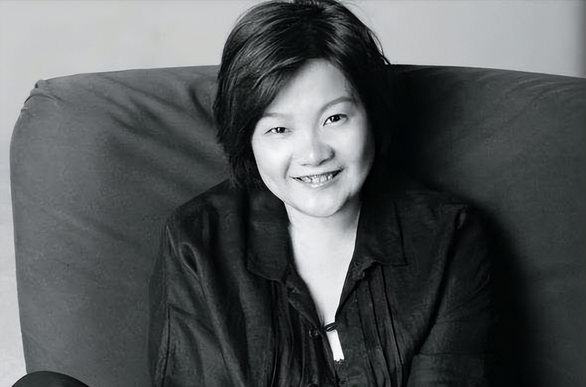 Tang Guoqiang stood up politely to greet Chen Kaige, but the other ...