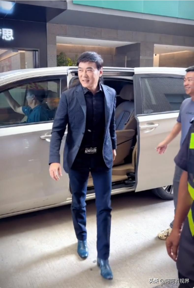 Remember Li Xunhuan from "Little Li Flying Knife"? Now 55 years old, Jiao Enjun is still ...