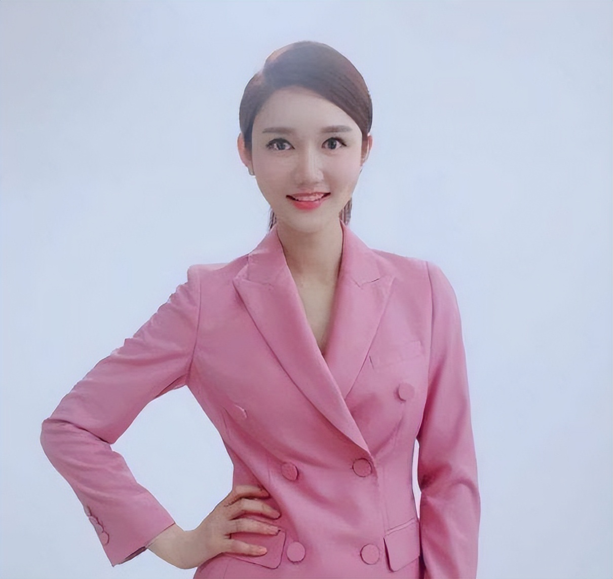 CCTV Host Long Yang: Known as Dong Qing's successor, a Hunan girl who ...