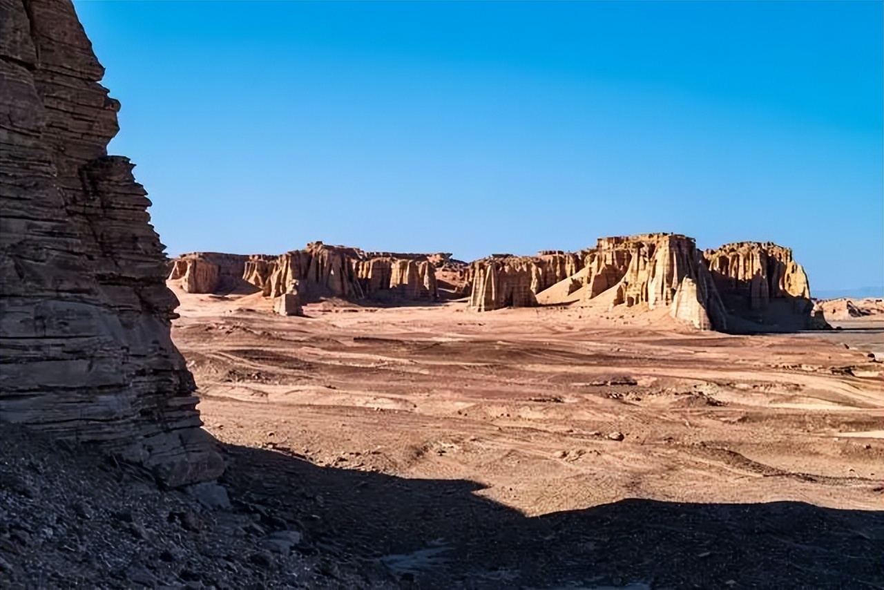 How scary is Lop Nur? Humans cannot survive here because the skin is ...