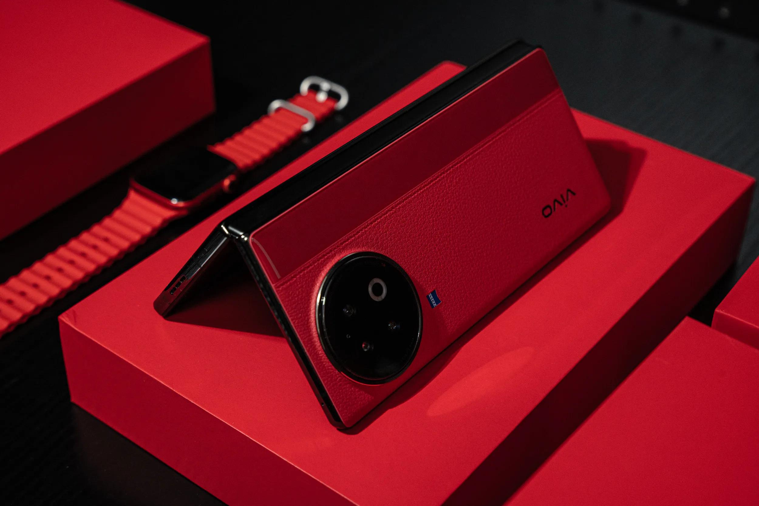 Vivo X Fold2 Huaxia Red Picture Tour is here, it is still a large ...