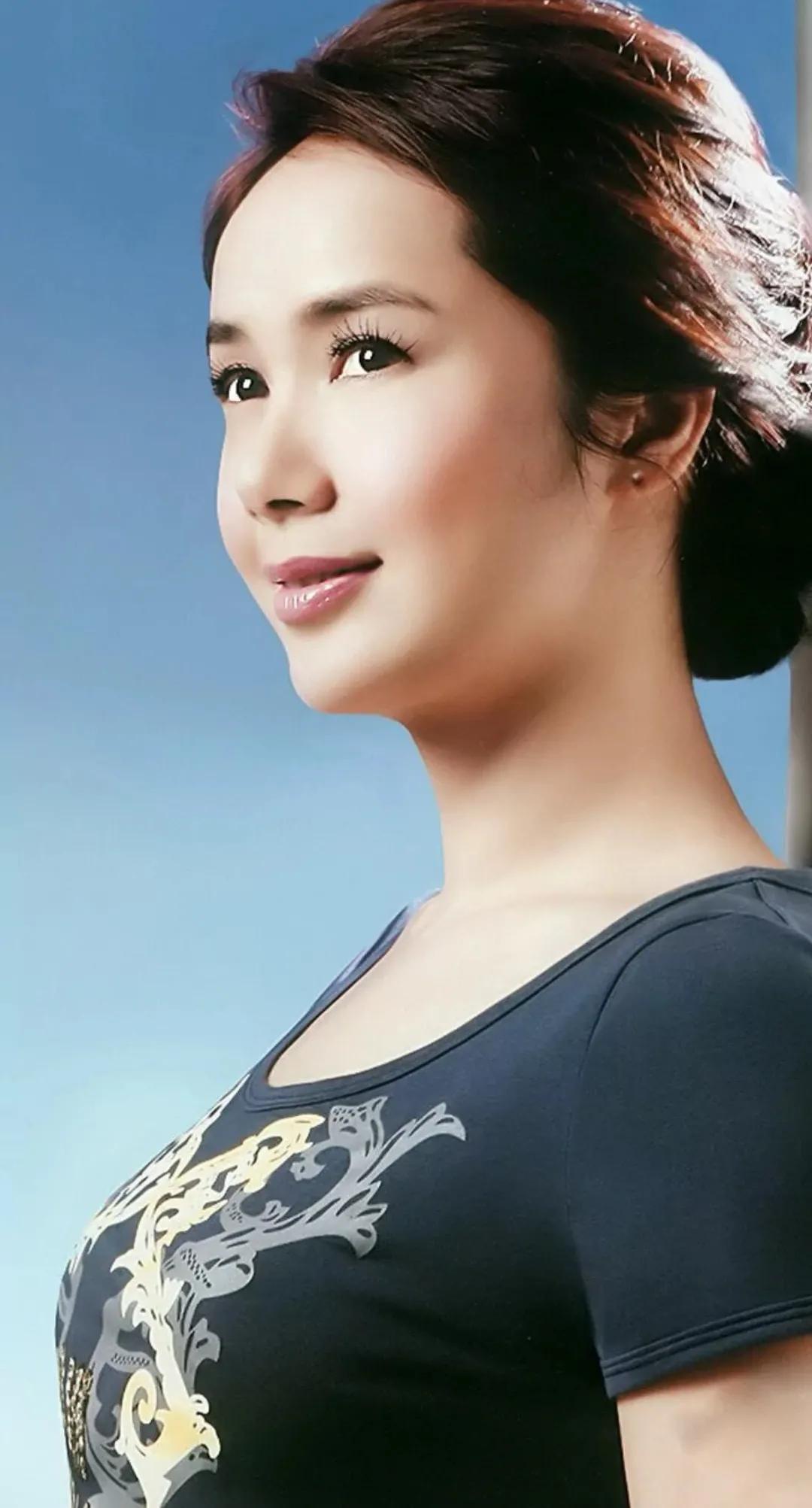 When she was young, Jiang Wenli was strangely beautiful. - iNEWS