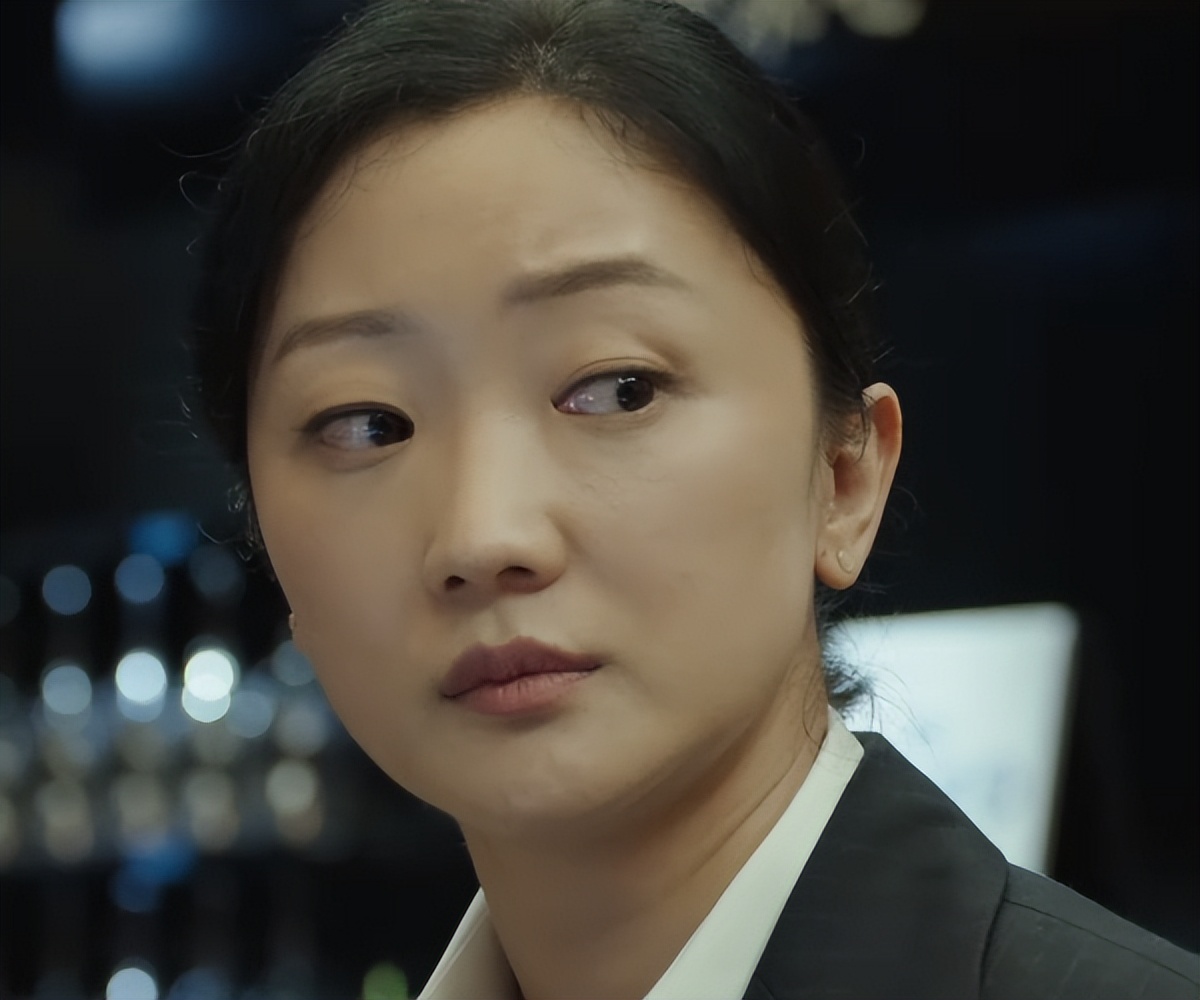 [Although there is a gale] The plot is too fake and too child's play ...