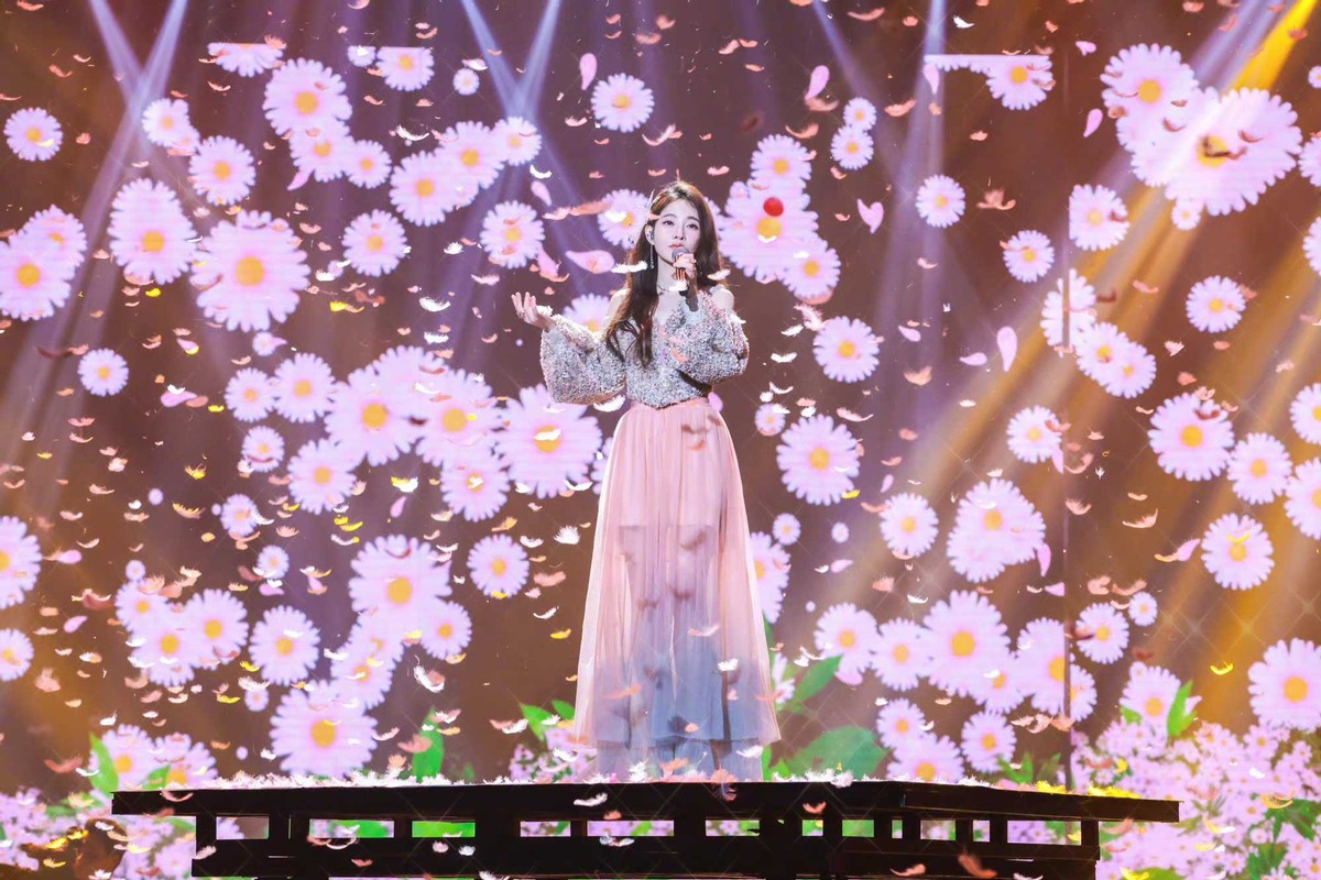 Feng Timo's singing scene is beautiful and moving, elegant and noble ...