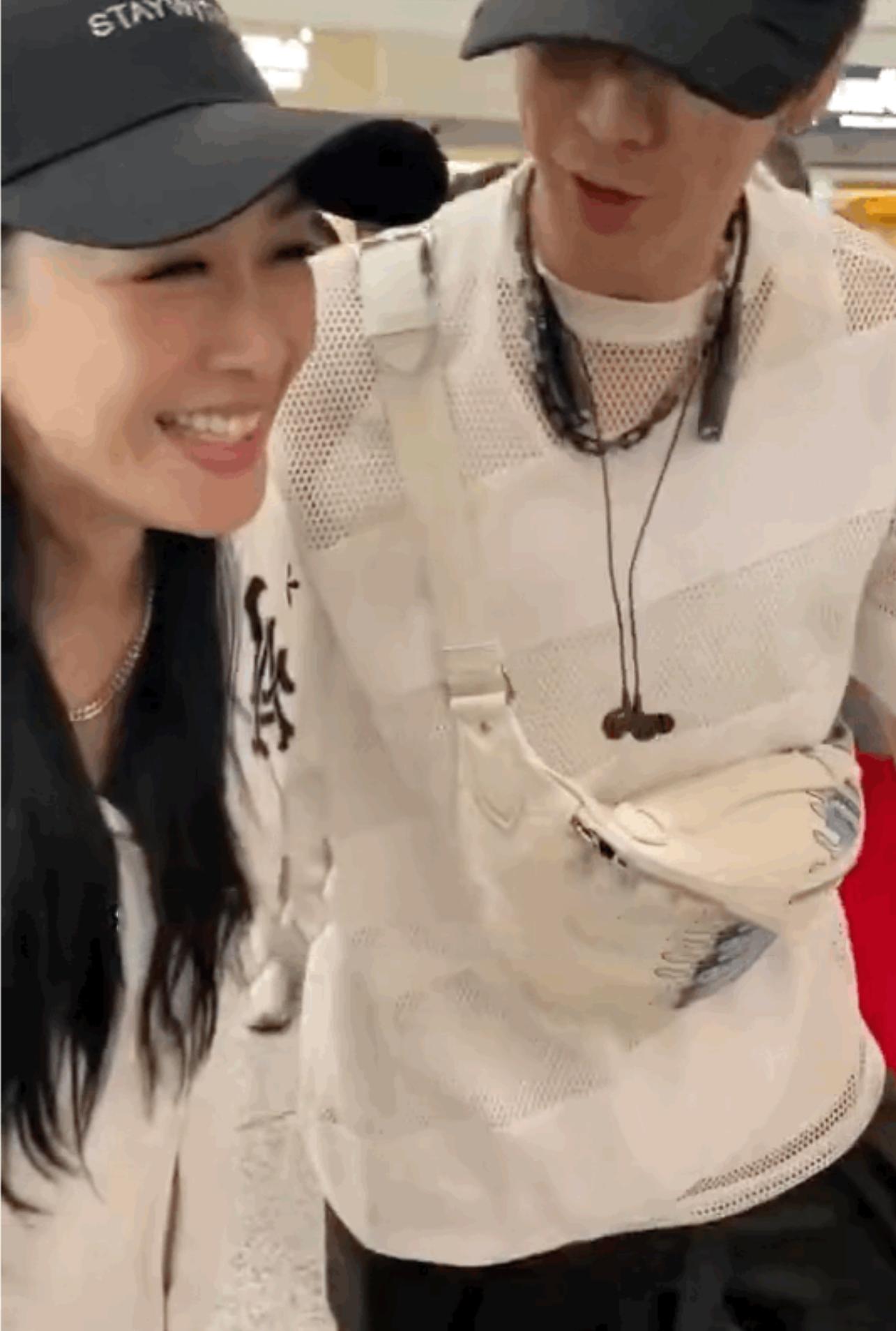 Sprinkle sugar like crazy! Christy Chung and Zhang Lunshuo kiss goodbye ...