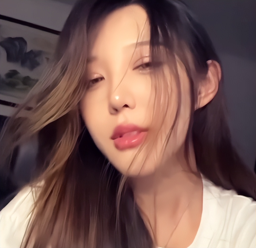 Zhao Ziting posted photos of her pregnant belly, her face softened a ...