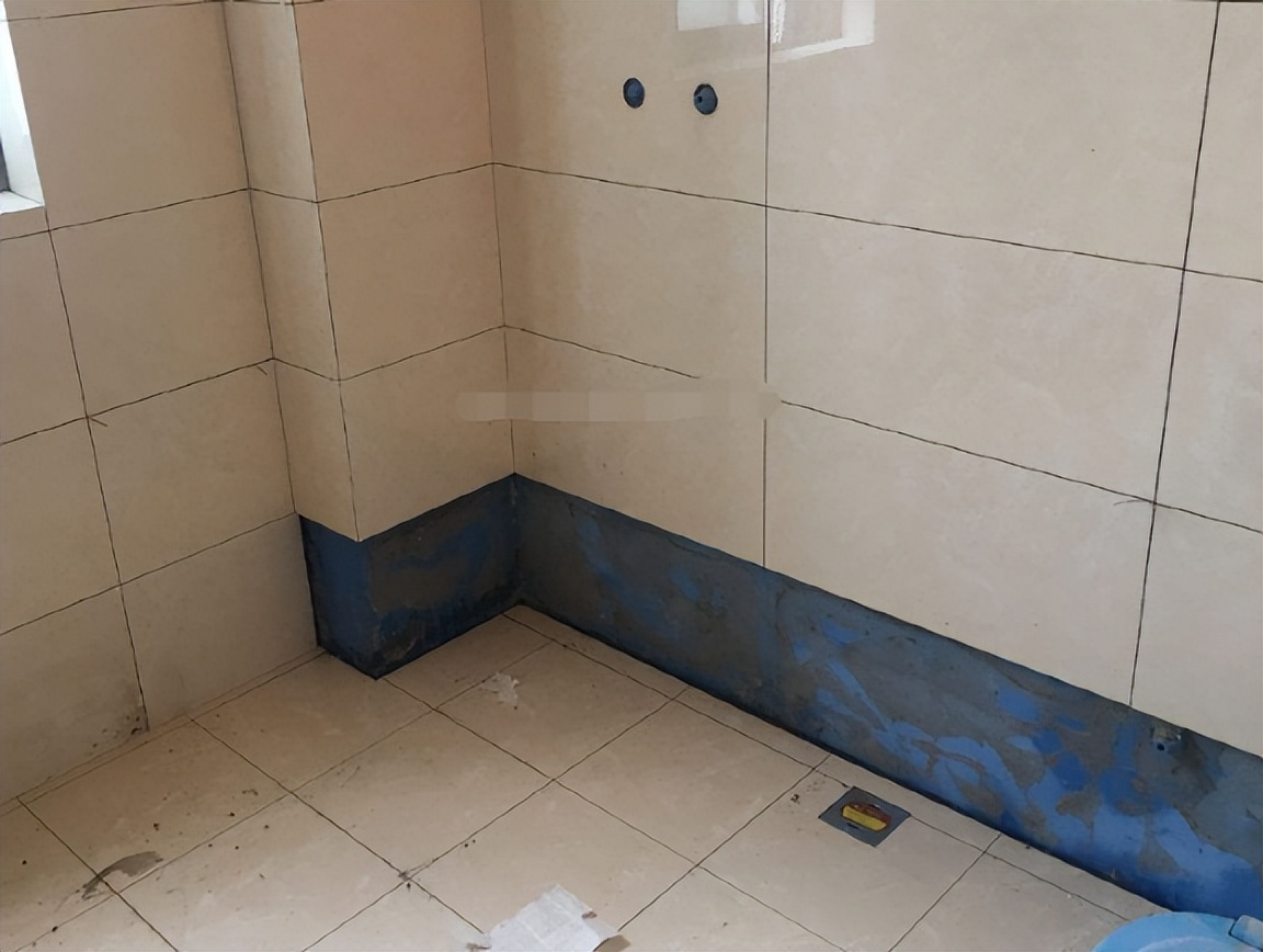 What is the reason for the water seepage in the tile seam? - iNEWS