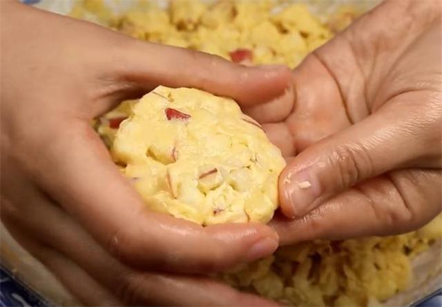 Apple and glutinous rice flour, this is really delicious, eat 9 in a ...