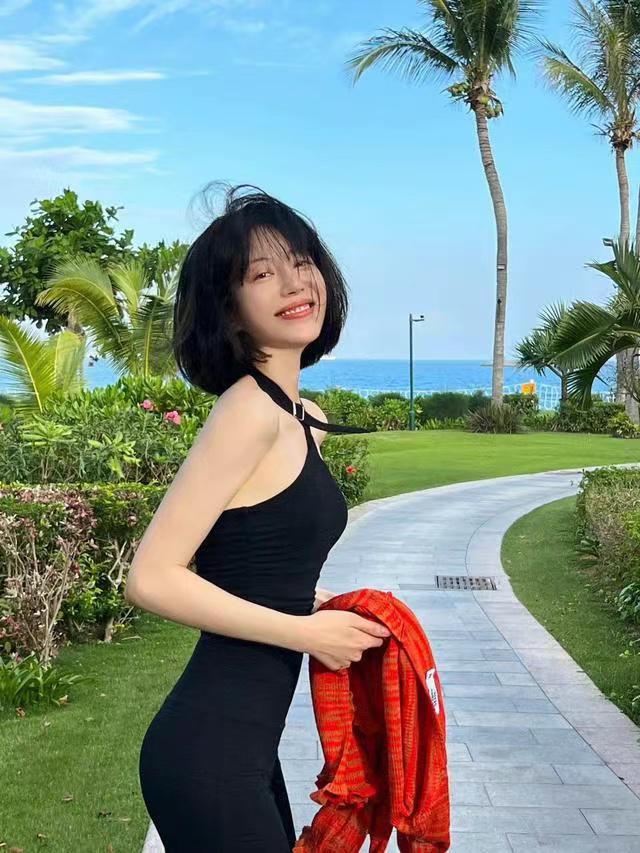 There is a beauty called Li Xirui wearing jumpsuits!The high-level ...