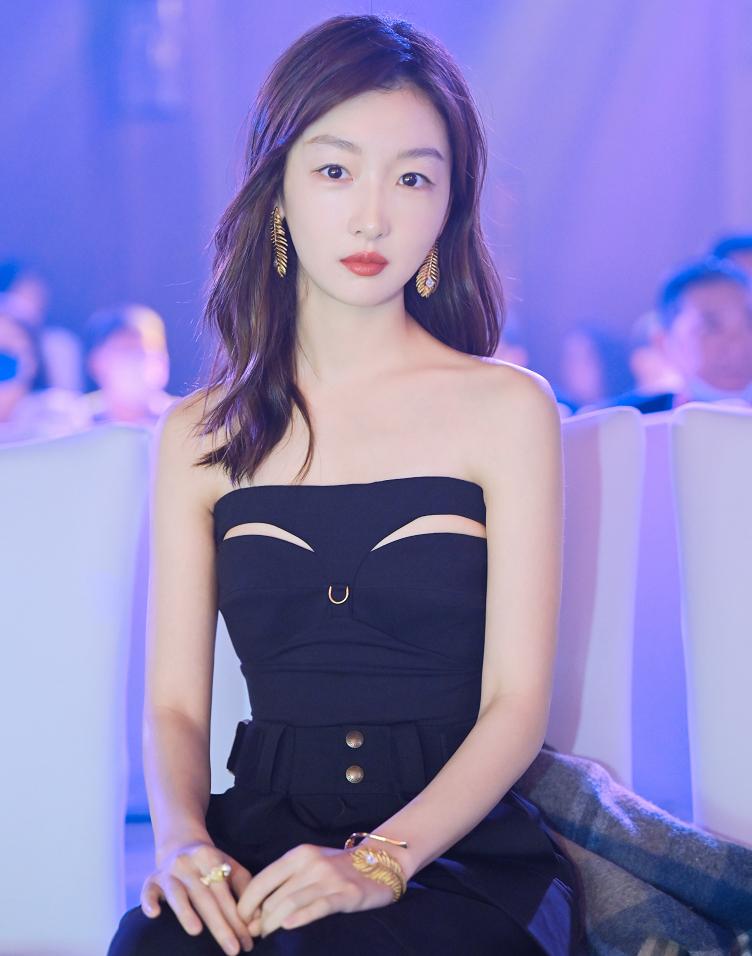 The foreign red carpet catwalks are so bold, the scales are bigger than ...