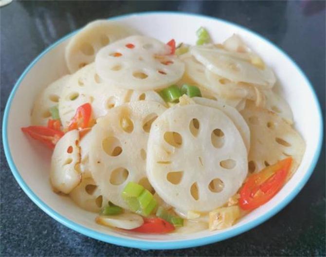 Eat more lotus root in summer. I will teach you how to fry lotus root ...
