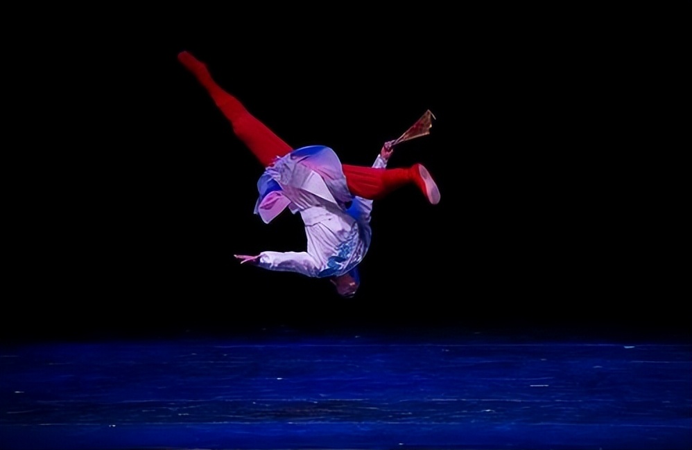 The social significance and performance forms of male dance roles in ...