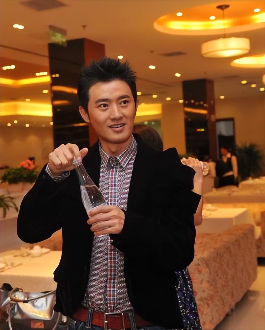 "Beautiful man in ancient costume" Ren Quan, a low-key invisible rich ...