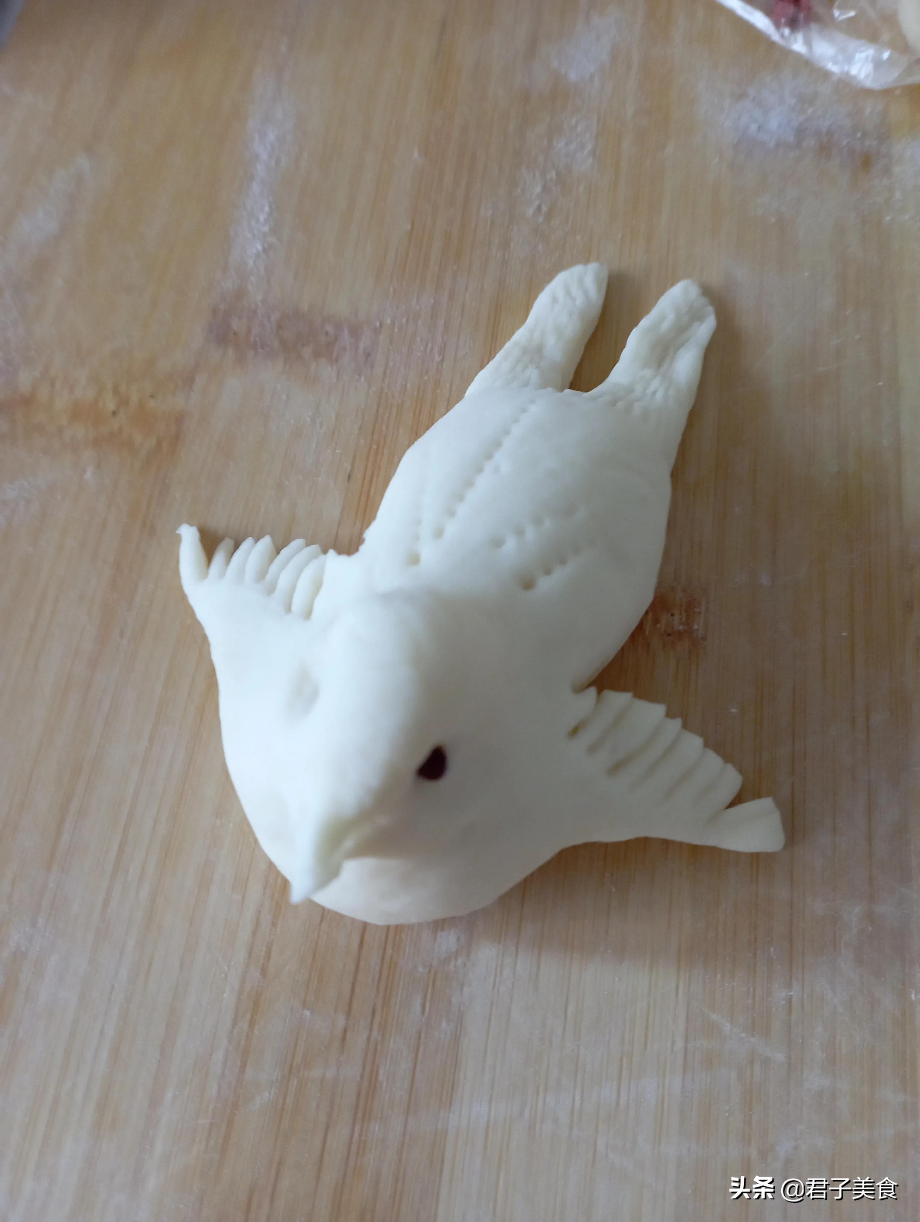 Qingming Festival traditional food --- Zitui bun - iNEWS