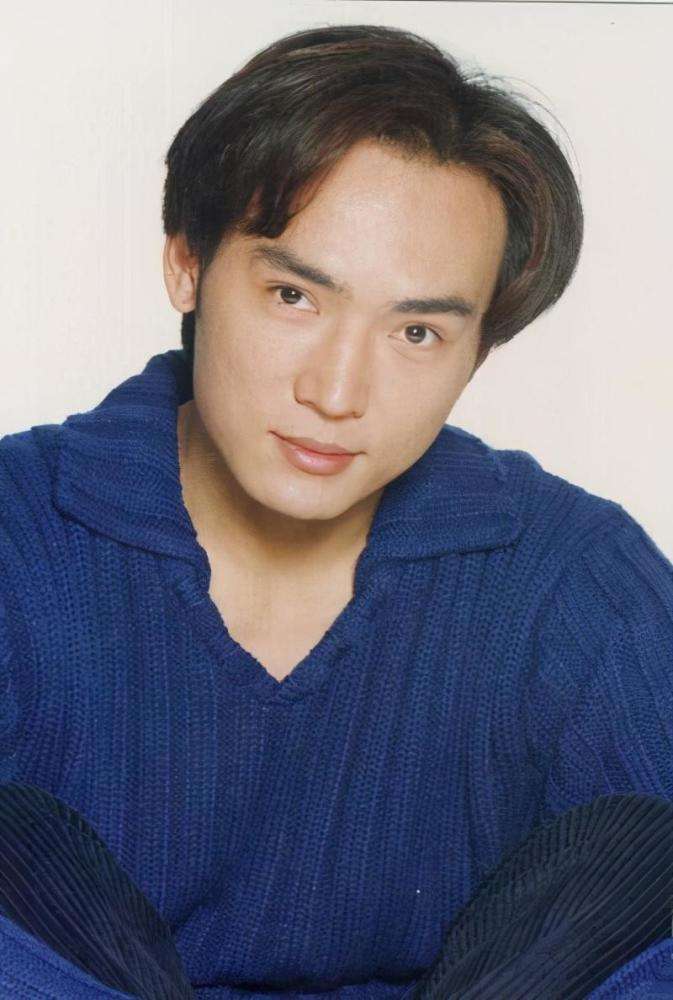 Jiao Enjun: The first artist signed by Qiong Yao, after two failed ...