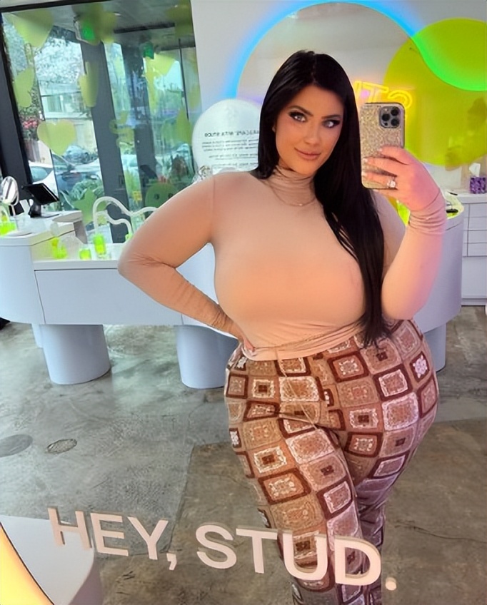 Super Body Plus Size Actress: Brooke Barrows - iNEWS