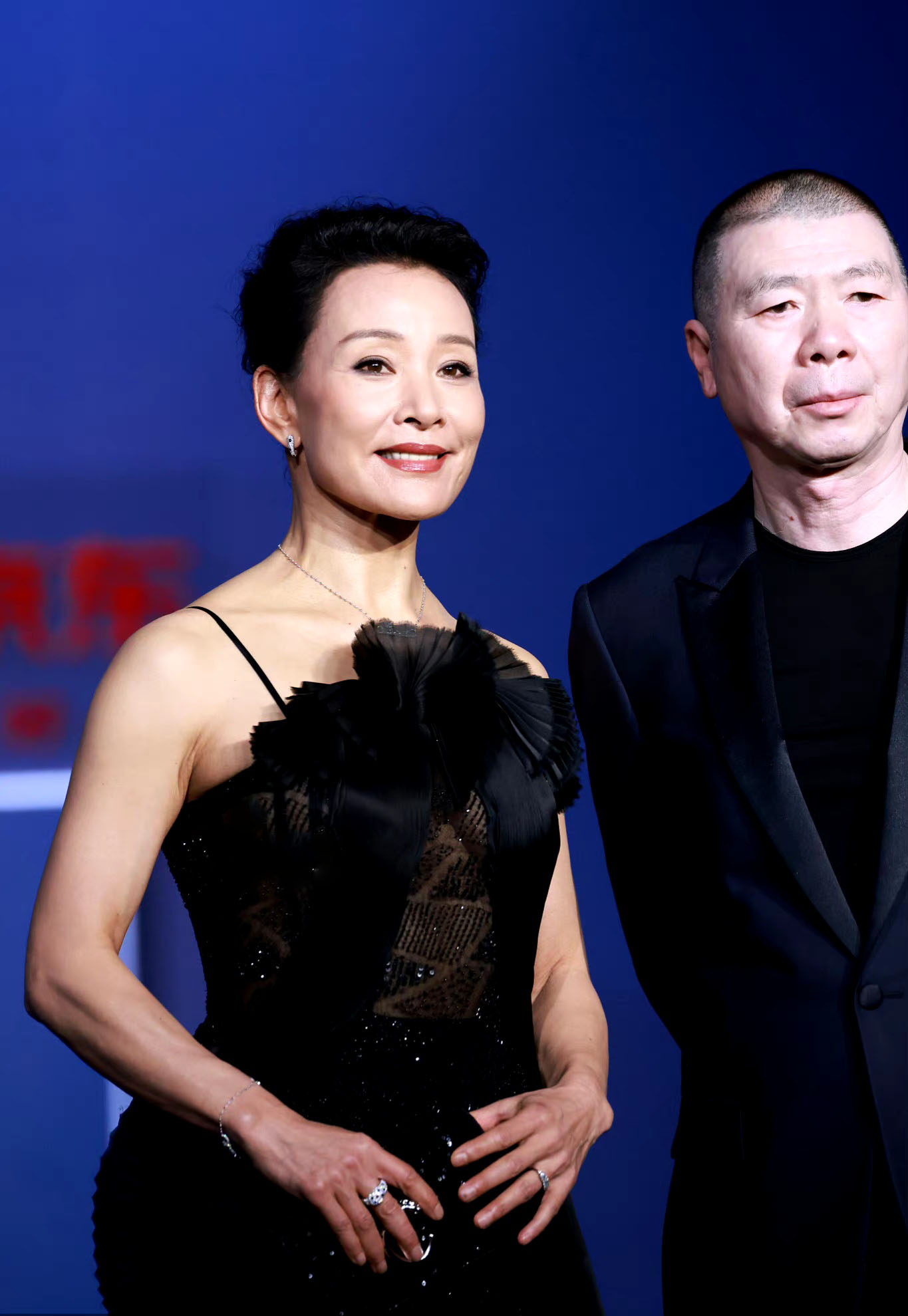 It's the red carpet again! 62-year-old Chen Chong wears "see-through ...