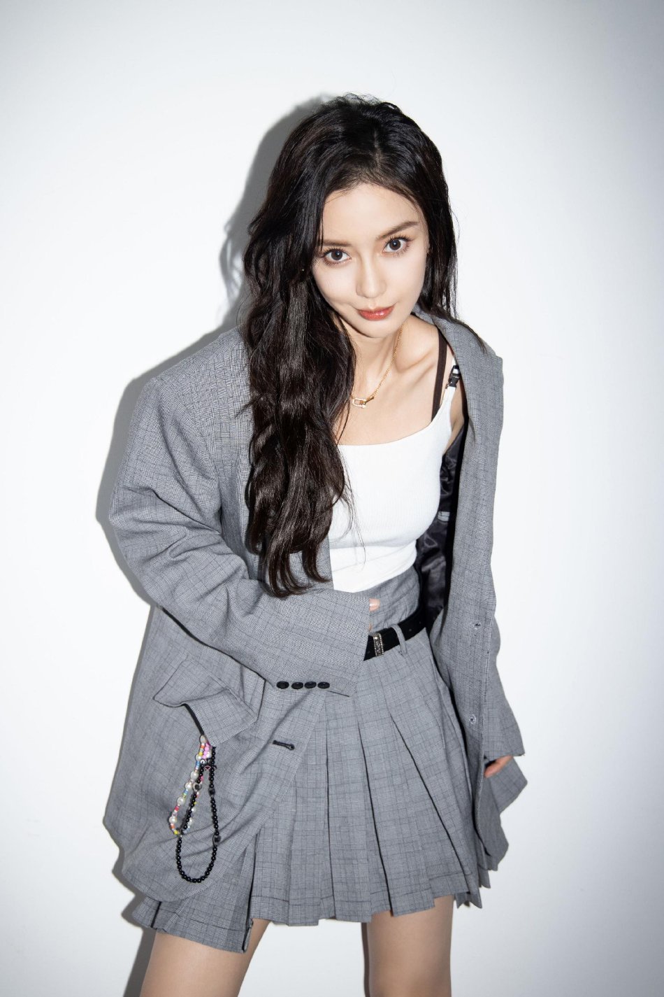 College style! Angelababy's age-reduced and cute photo is here - iNEWS
