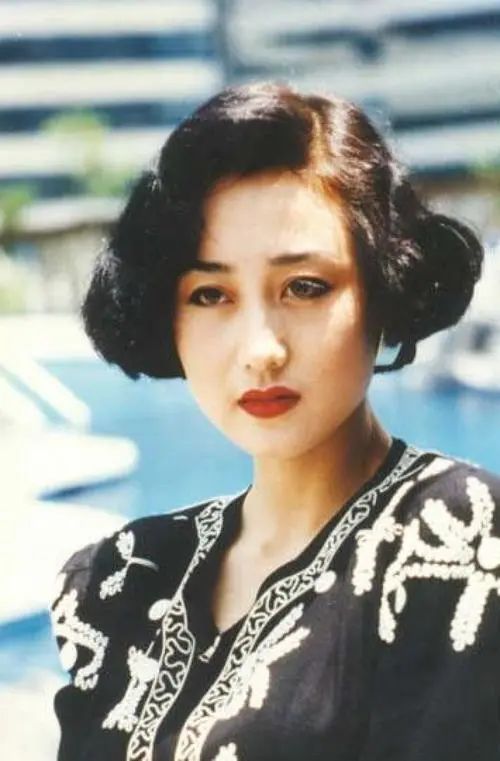 Li Zhi: Been favored by Jet Li for 34 years, but behind her beauty are ...