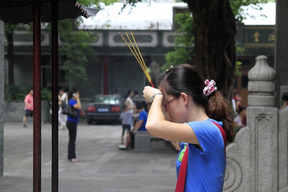 As the saying goes, "burning incense does not burn the dead head ...