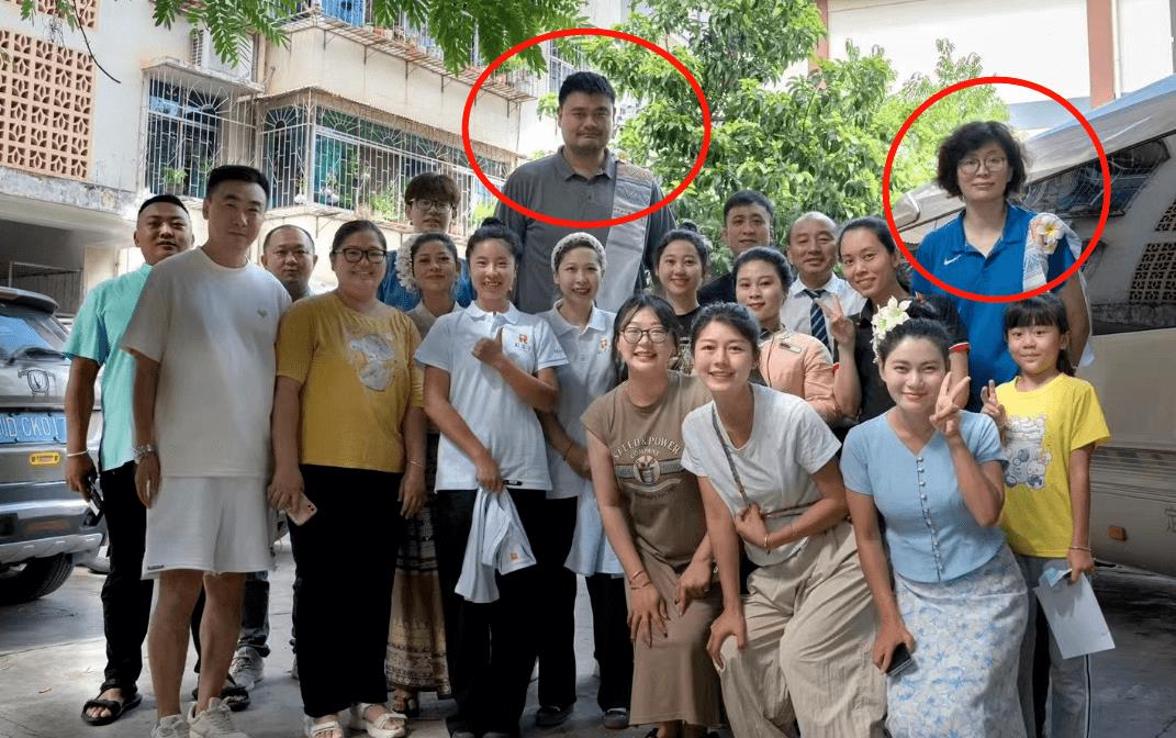 It turns out that Yao Ming's family went on a trip. His 13-year-old ...