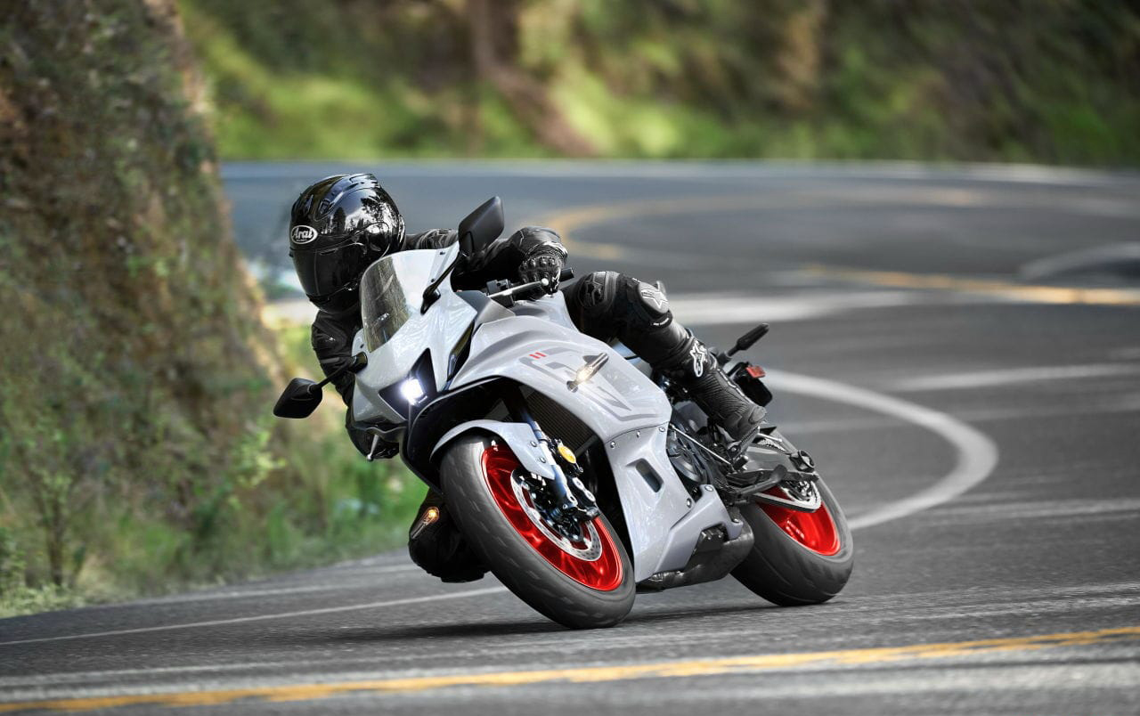 Simple white and gray paint, 2023 Yamaha YZF-R7 new color scheme ...