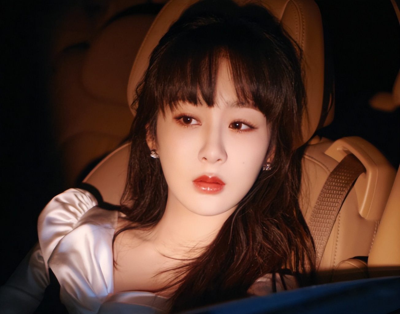 Chaos in your circle! Fans of Yang Zi went online and cooperated with stylists because they did ...