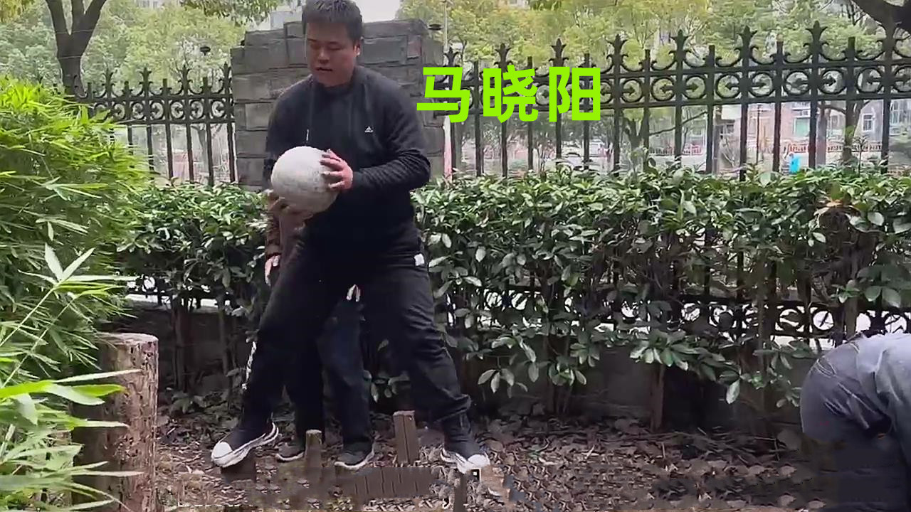 Ma Baoguo taught Tai Chi to his son and apprentice to receive hair. The ...