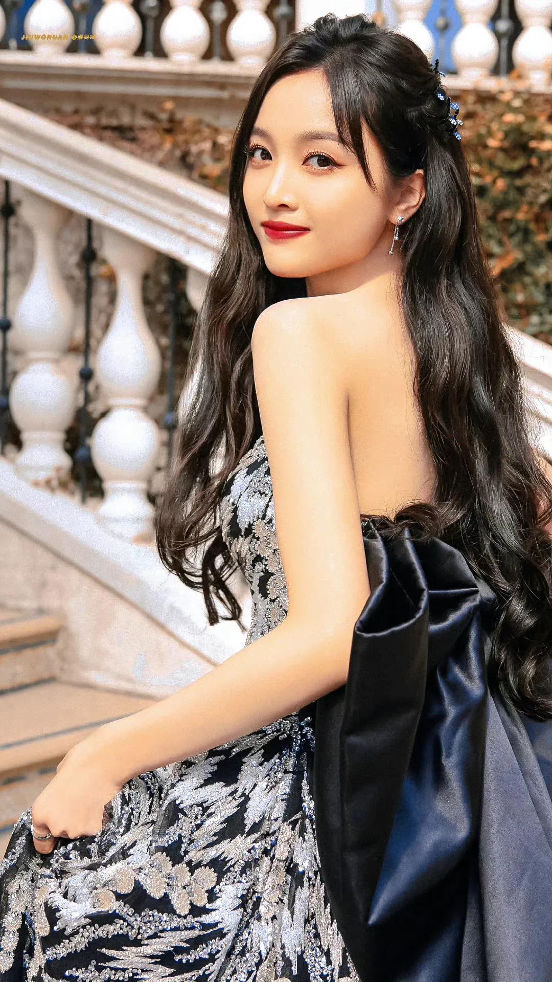 Wu Xuanyi and Yu Shuxin, a sweet girl and a super royal sister, which one is your love - iNEWS