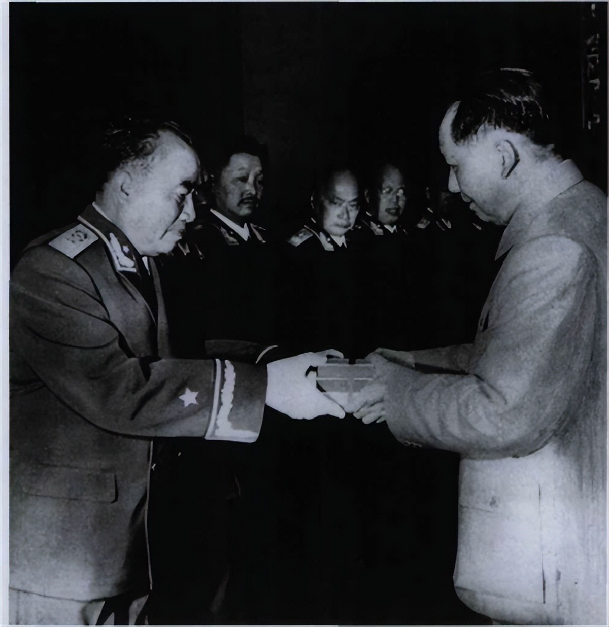 Do you know how the high cadres who are familiar today are divided ...