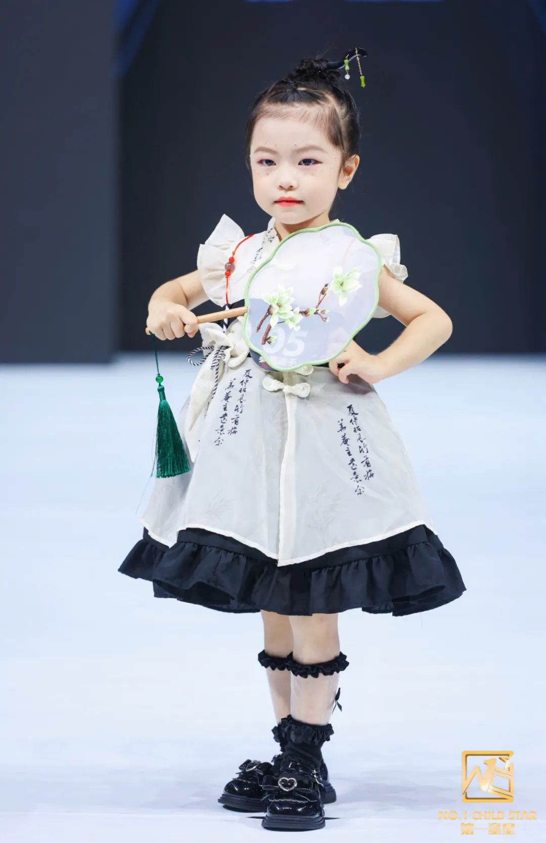 The most popular young supermodel-Li Shiying [The number one child star ...