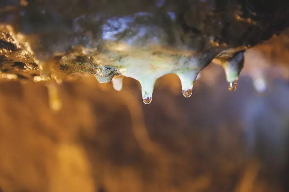 How do stalactites and stalagmites form? - iNEWS