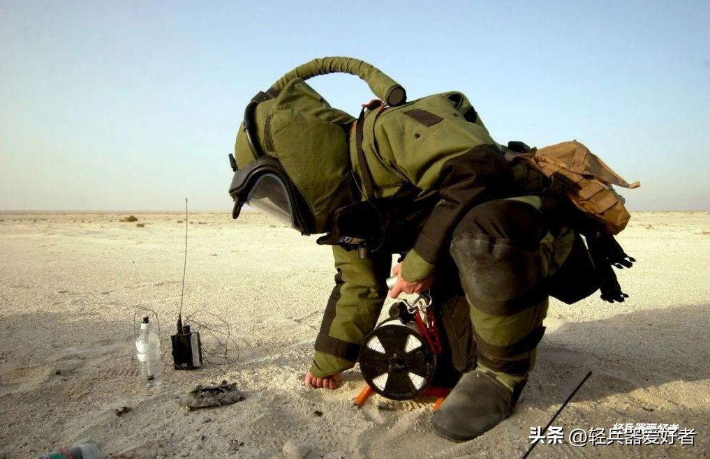 Life-saving clothes on the battlefield, what do real bomb disposal ...