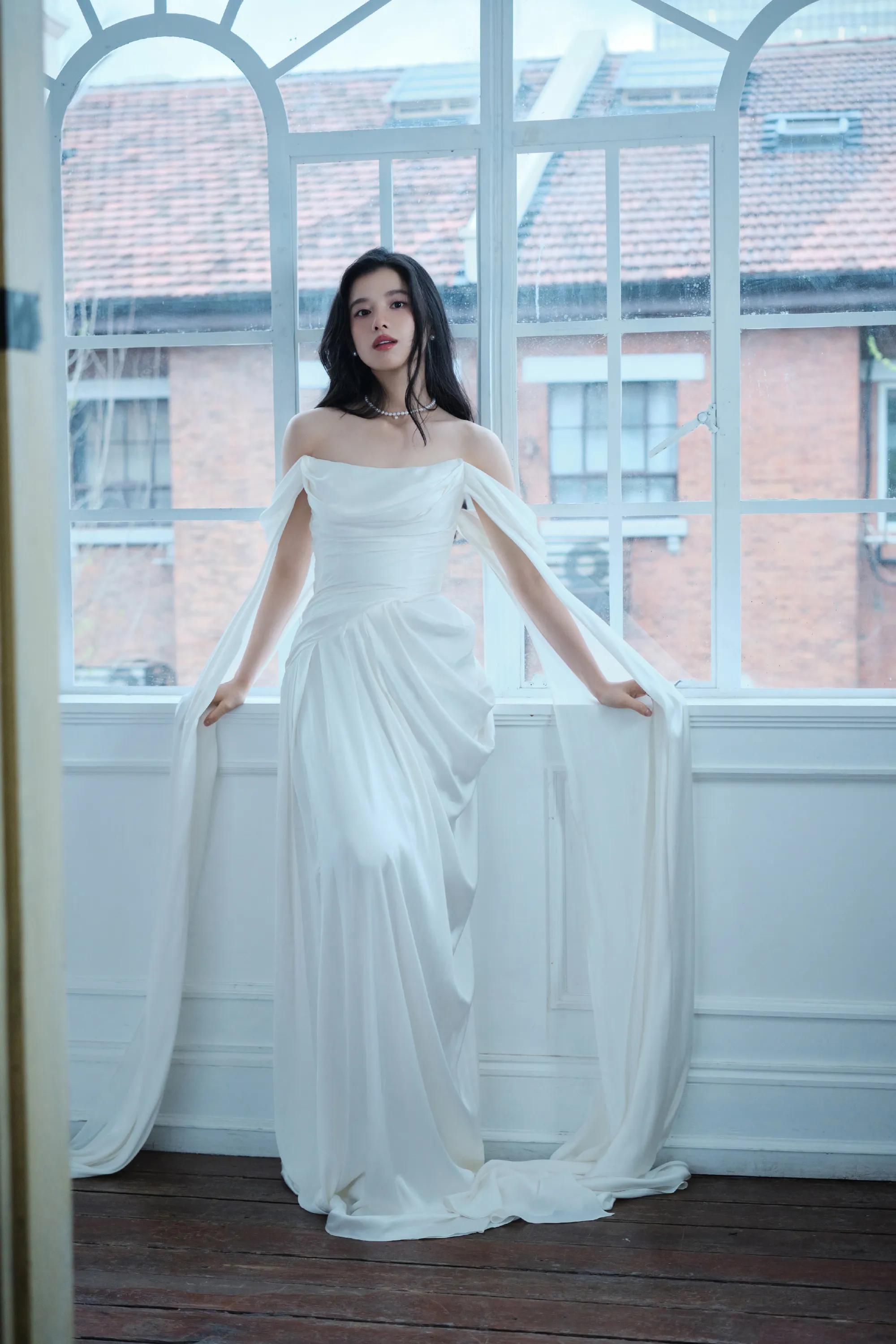 Zhang Jingyi's beautiful picture - iNEWS