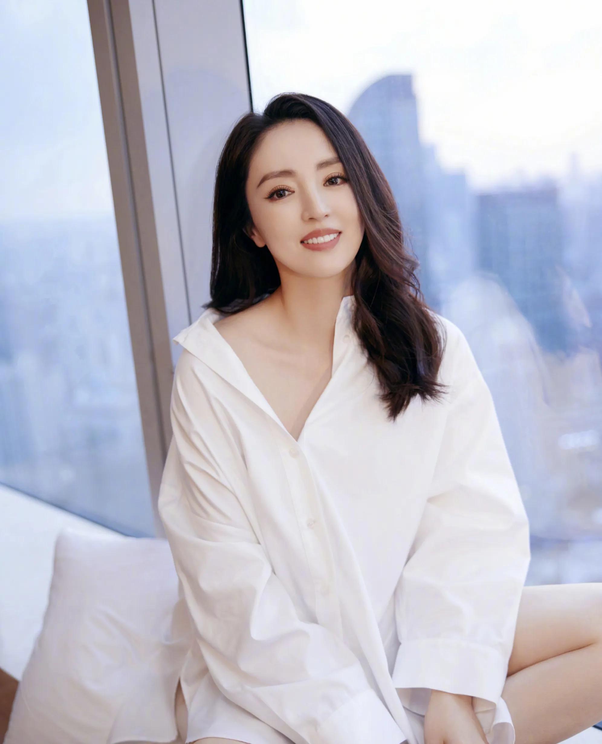 Photo of film and television actress Dong Xuan: Like a flower like a ...