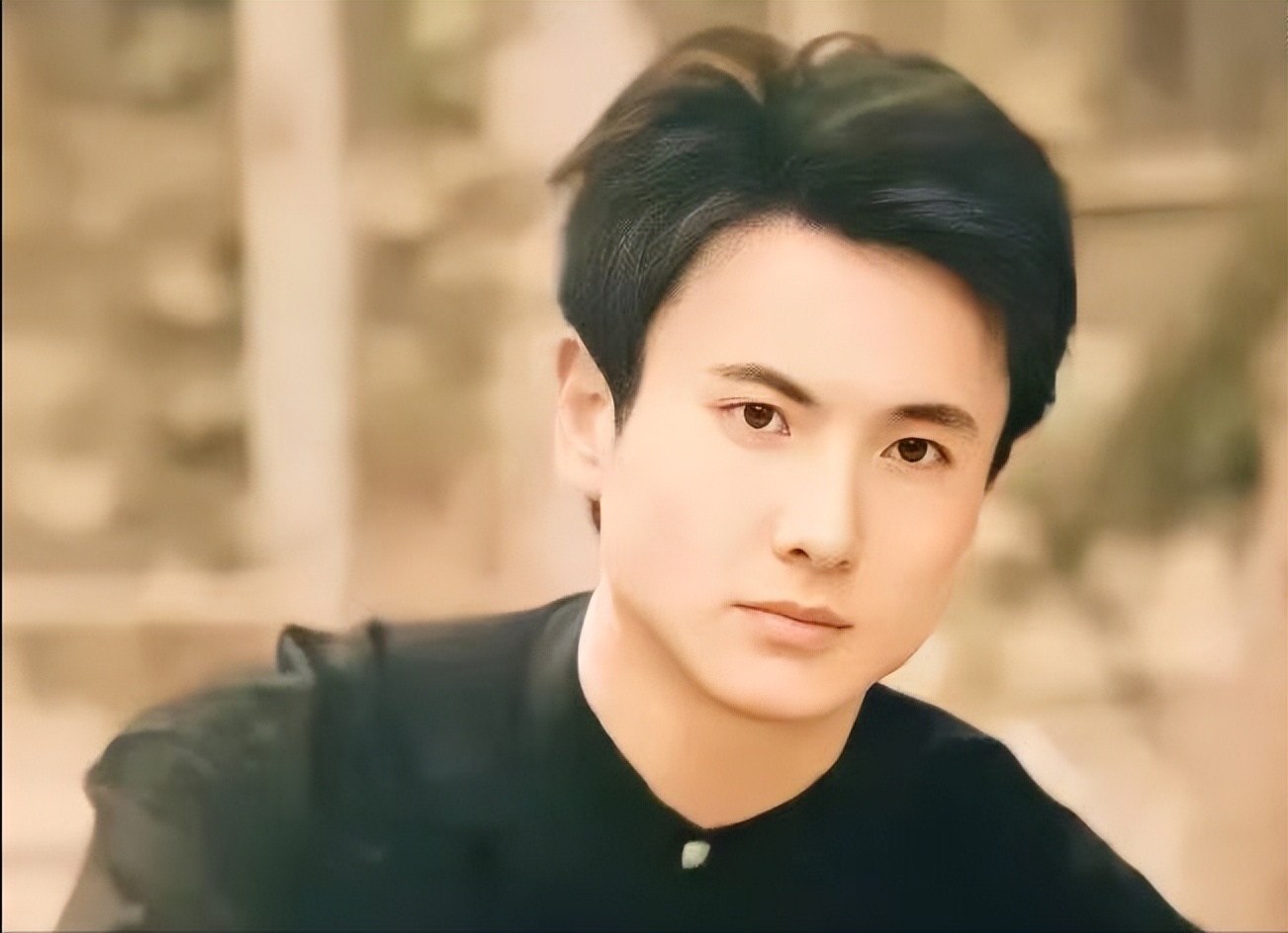 pregnant? Shen Teng went abroad to see a doctor, Wang Qi had dinner with friends late at night ...