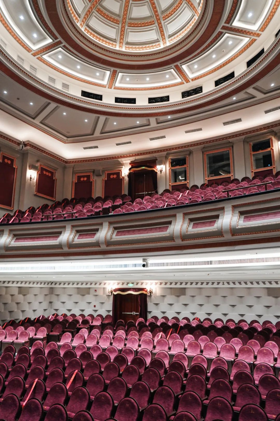 Gong Li remains sexy, and the 91-year-old Lanxin Theater is stunningly back - iNEWS